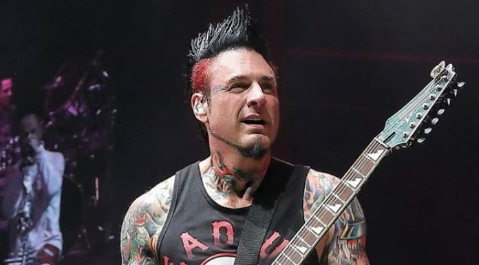 FFDP's Jason Hook For His Alice Cooper Days: “I Don't Want To Be A ...