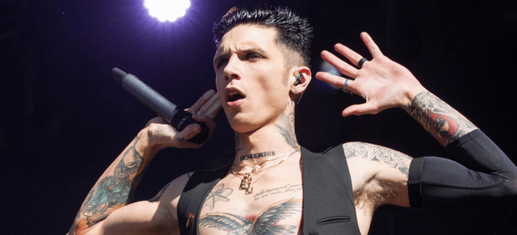 Black Veil Brides Singer Reveals Huge Mistakes He Made About His Voice ...