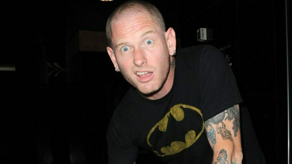 Slipknot's Corey Taylor Plays First-Ever Show With His Brand New Mask ...